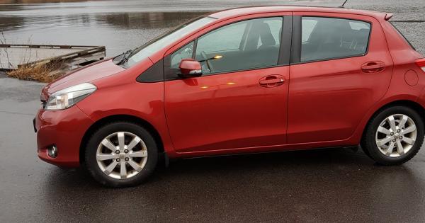 Auto occasion Toyota Toyota Yaris Rouge Diesel 1600CHF Toyota Yaris ...